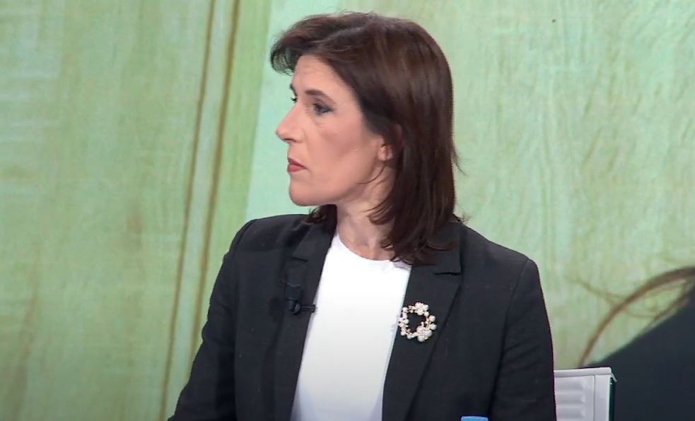 “Mjeku ka filmuar të miturën dhe ka shpërndarë pamjet”- Gazetarja Lala ... “Mjeku ka filmuar të miturën dhe ka shpërndarë pamjet”- Gazetarja Lala ...
